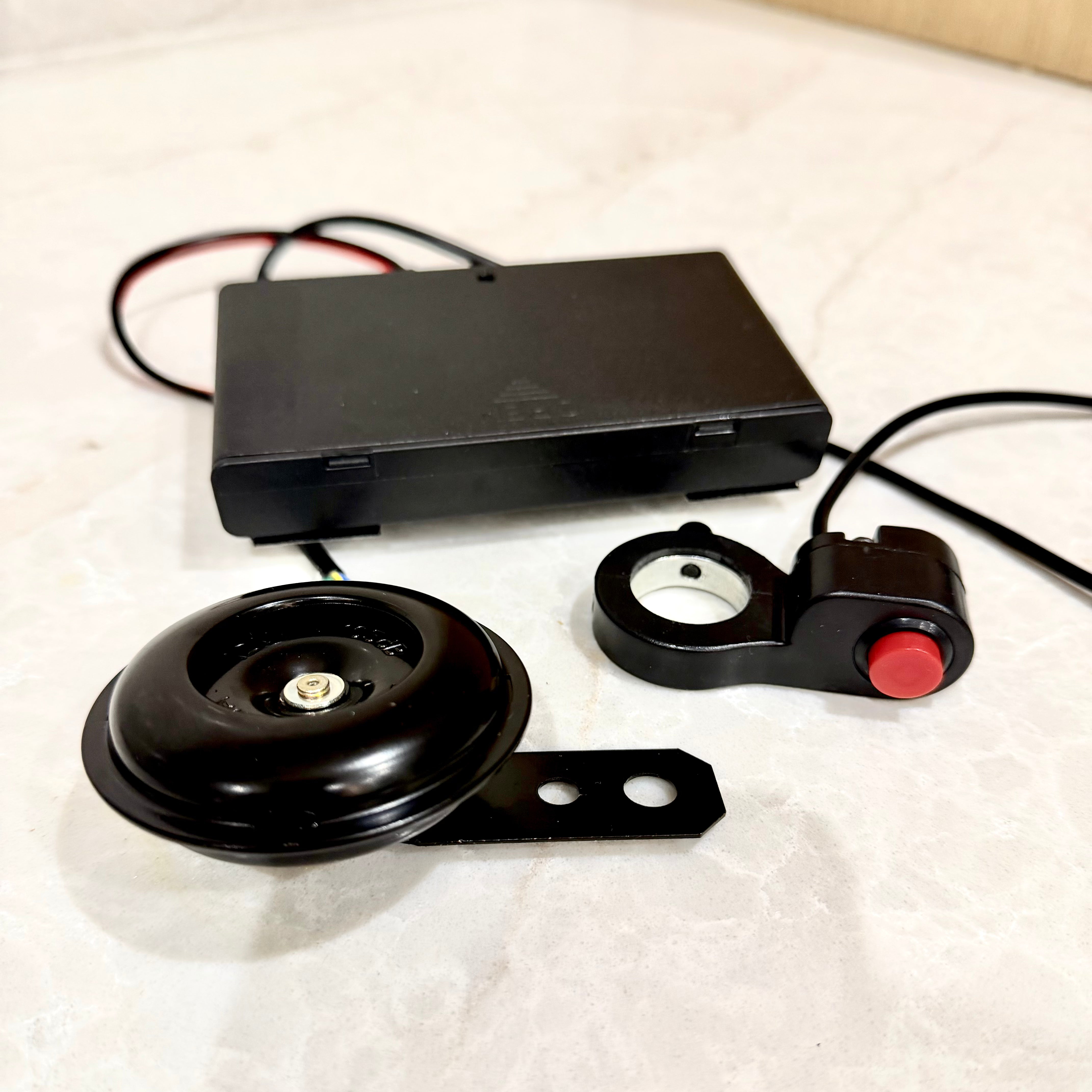 AA Battery Powered Horn & Switch Kit (Complete Setup Kit) – Charge Graphics